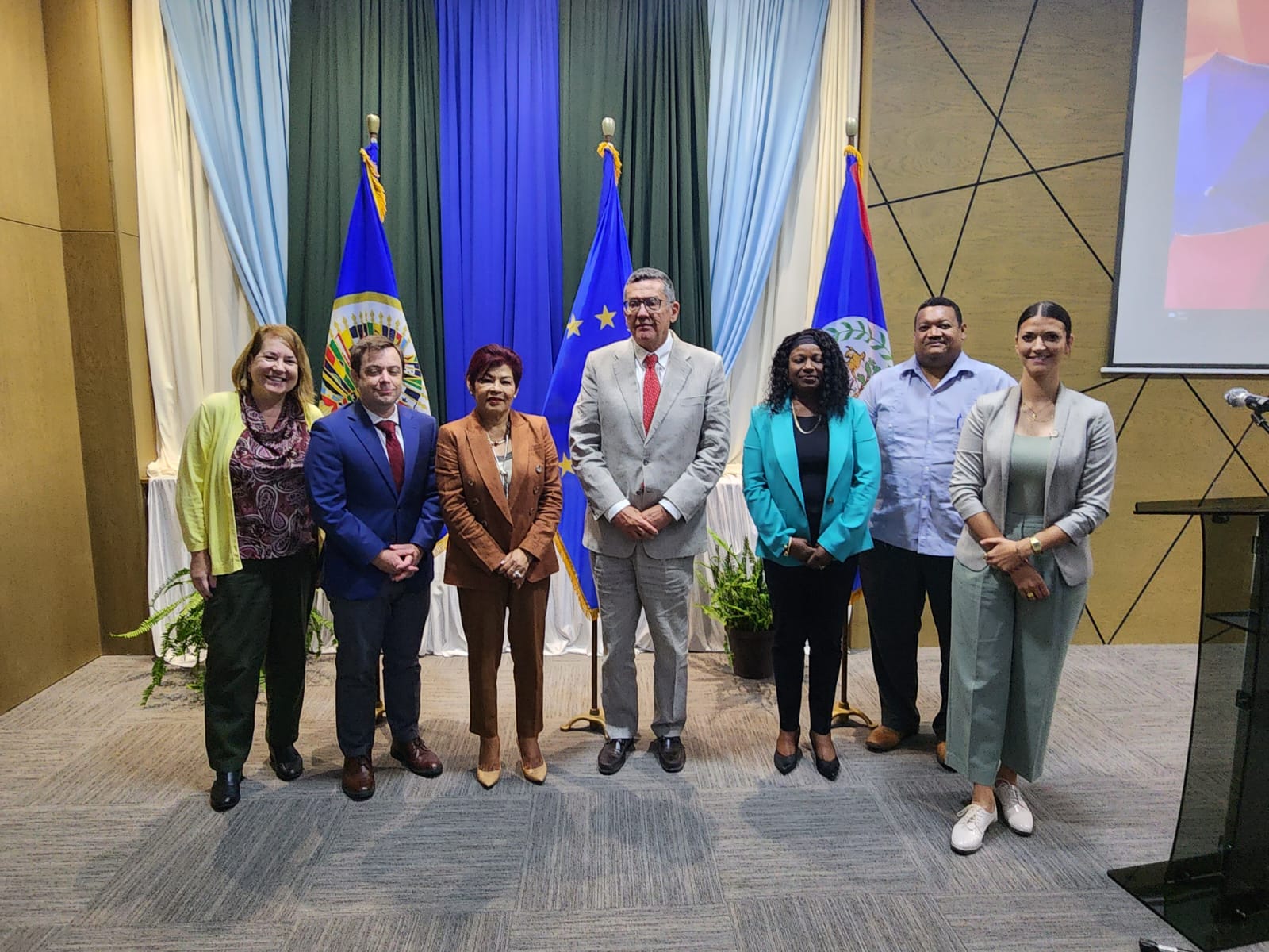 CEO Mai and Director General of Foreign Trade attend consultations with ...